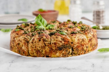 Cheesy Pull-Apart Pesto Bread - Easy Appetizers